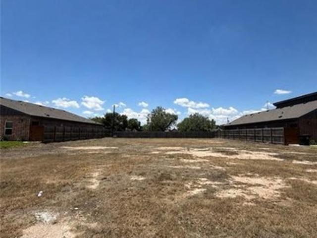 909 Hidden Hills St, Mission, TX 78572