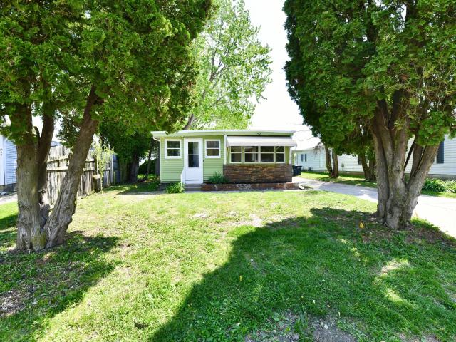 909 Independence Drive E