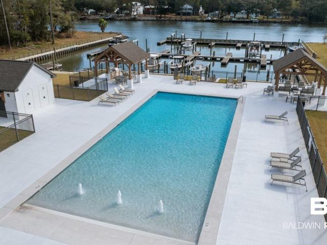 909 Inlet Circle