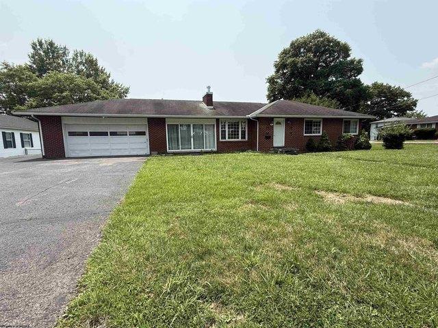 909 Johnson Ave, Bridgeport, WV 26330