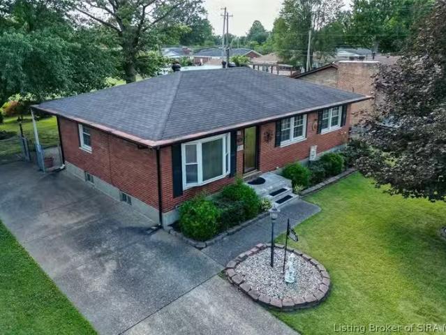 909 LONGFIELD DR, CLARKSVILLE, IN 47129 Single Family Residenc.