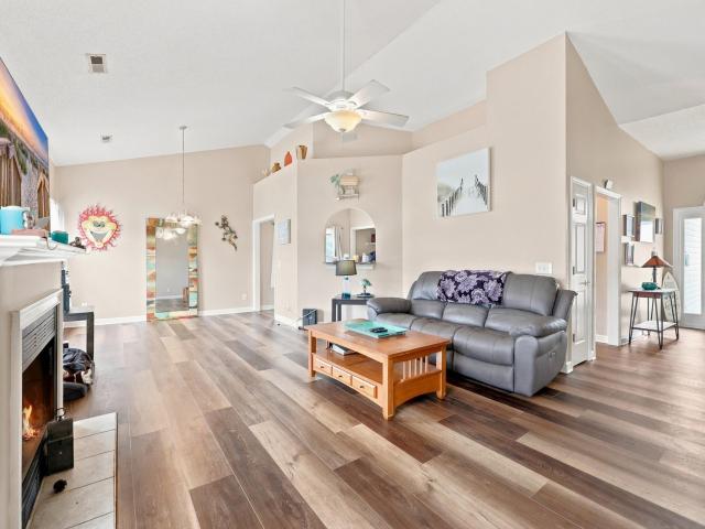 909 Leather Leaf Ln