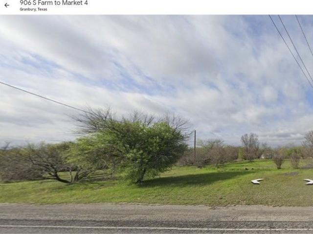 909 Lipan Dr, Granbury, TX 76048