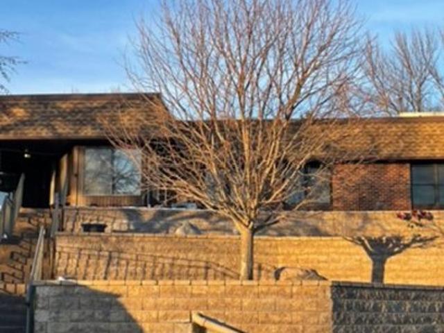 909 Luther Pl Apt 102, Albert Lea, MN 56007