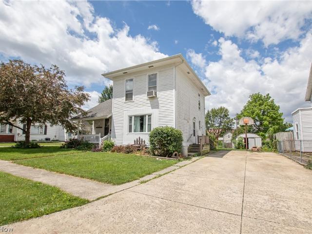909 Maple Street