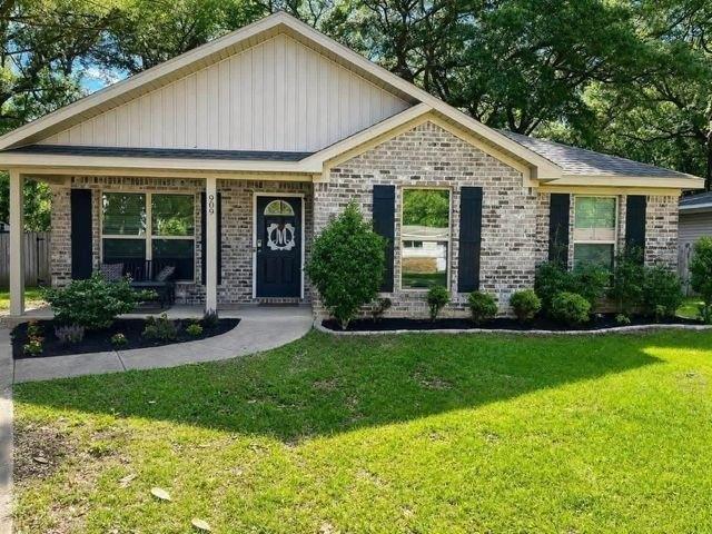 909 Myra St, Saraland, AL 36571
