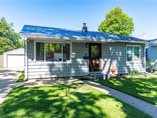 909 N 20th St, Mattoon, IL 61938