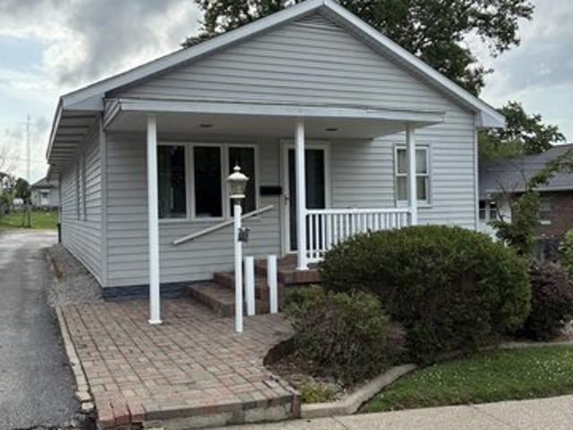 909 N Washington St, Bicknell, IN 47512