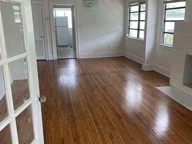 909 N B St, Lake Worth, FL 33460