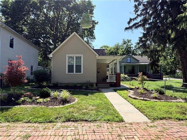 909 N Broadway St, Leavenworth, KS 66048