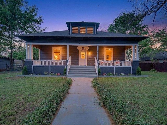 909 N Howard St, Palestine, TX 75801