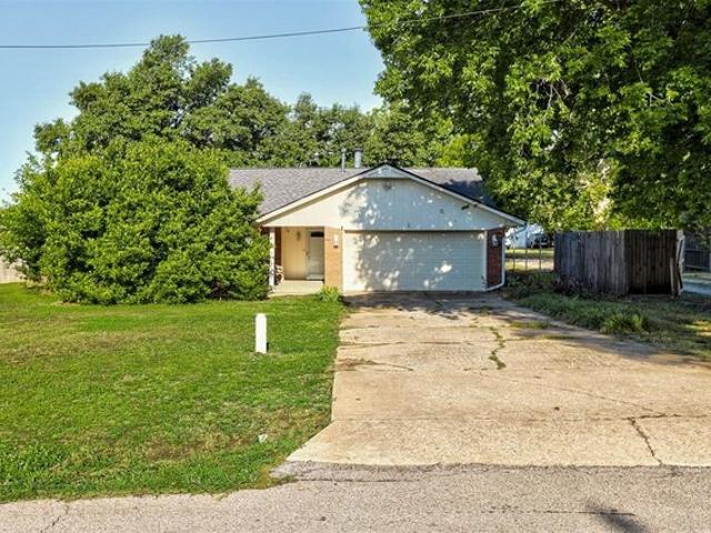 909 N King Ave, Midwest City, OK 73130