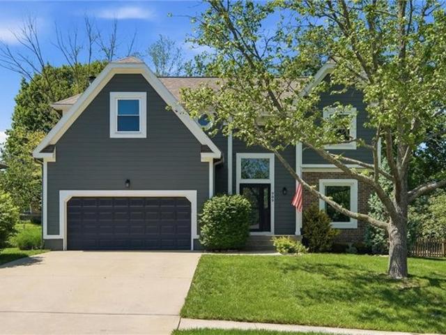 909 N Sumac St, Olathe, KS 66061