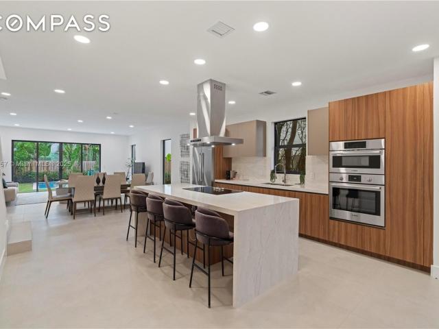 909 NE 16th Ter, Fort Lauderdale, FL