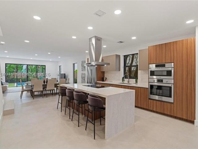 909 NE 16th Ave, Fort Lauderdale, FL 33304