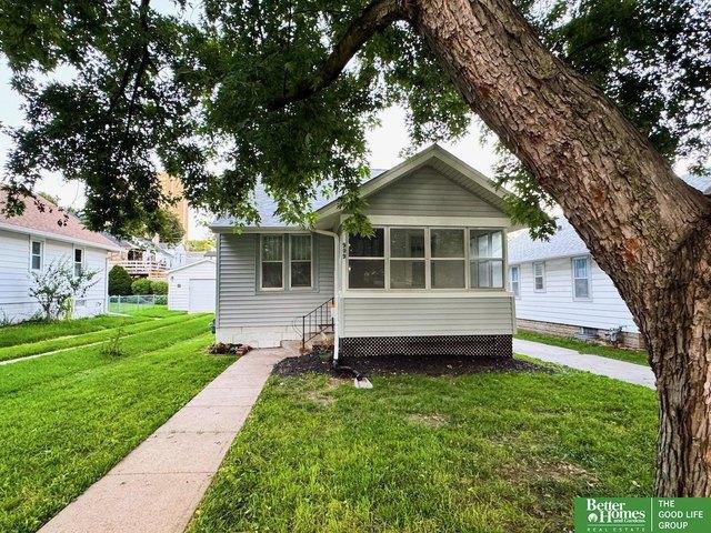 909 S 55th St, Omaha, NE 68106