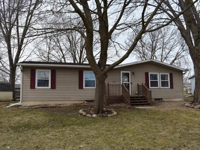909 S 6th St, Osage, IA 50461