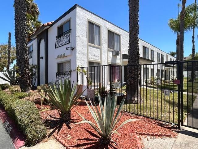 909 S Sunshine Avenue