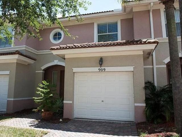 909 Seminole Palms Dr, Greenacres, FL 33463