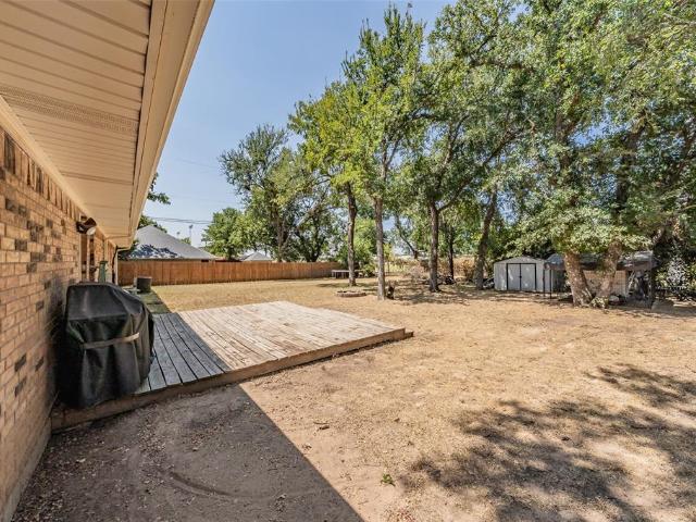 909 Shady Oaks
