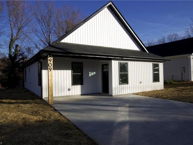 909 Sharon St, High Point, NC 27260