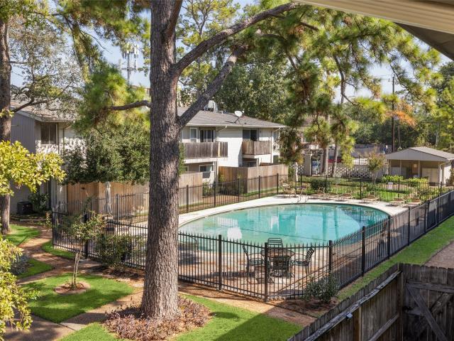 909 Silber Road 11