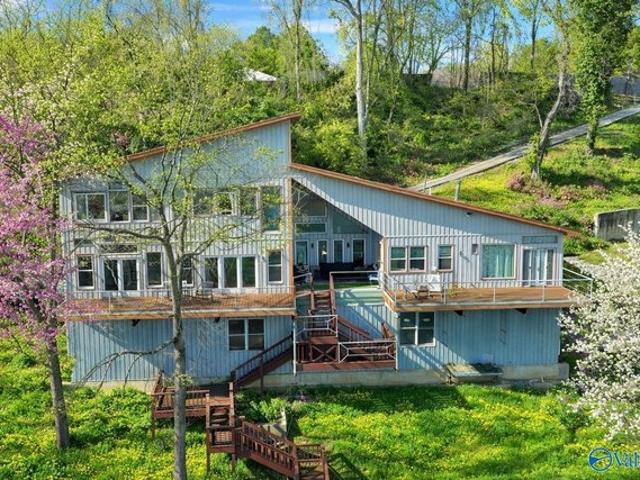 909 Pine Island Pt, Scottsboro, AL 35769