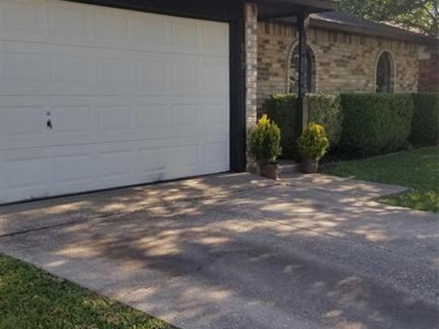 909 Rolling Ridge Drive