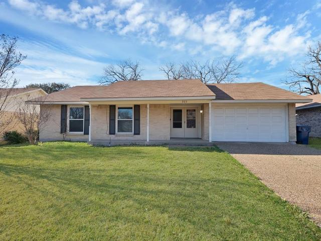 909 Ravencroft Drive