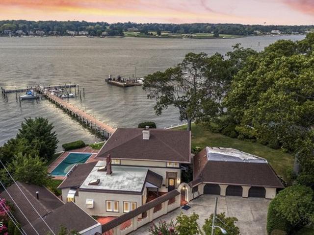 909 River Oaks Ln, Point Pleasant, NJ 08742
