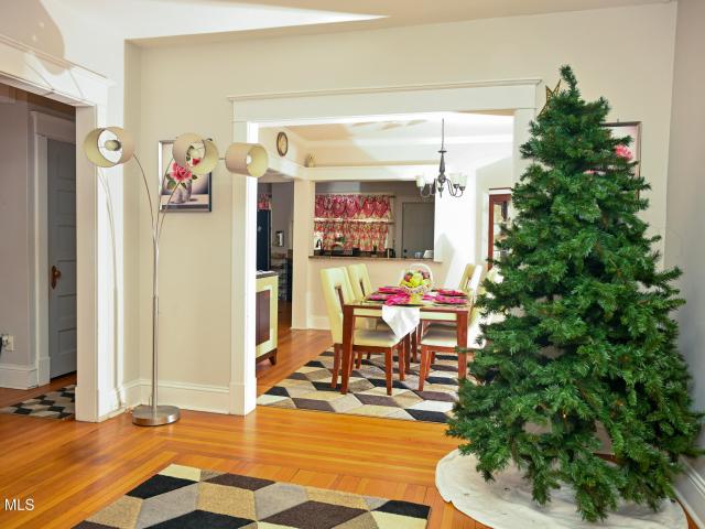909 Woodland Avenue