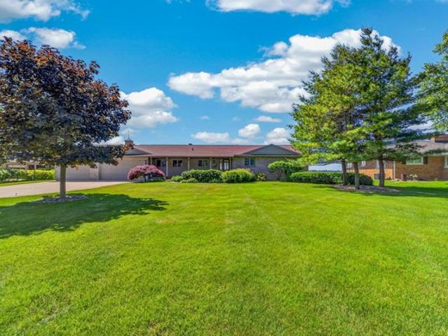 909 Tostenabe Ln, Muskegon, MI 49445