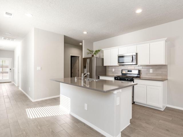 909 Tazanita Loop SE