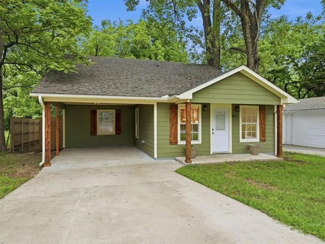 909 Thatcher St, Denison, TX 75020