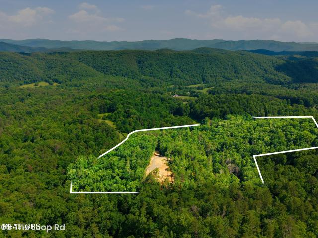 909 The Loop Rd