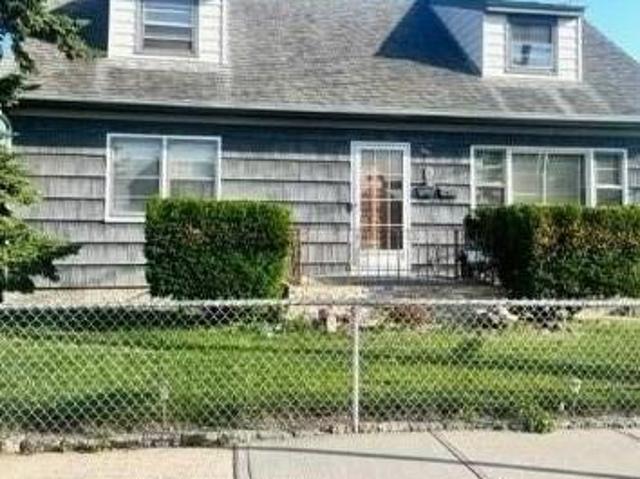 90 02 133 Ave, Ozone Park, NY 11417