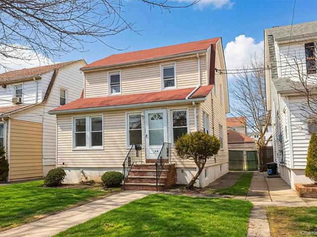 90 09 th St, Queens Village, NY 11428