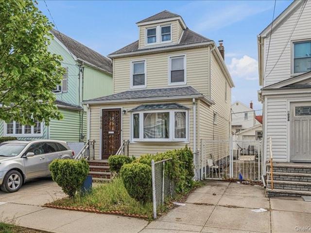 90 30 th St, Hollis, NY 11423