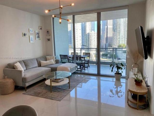 90 3rd St SW #1915, Miami, FL 33130