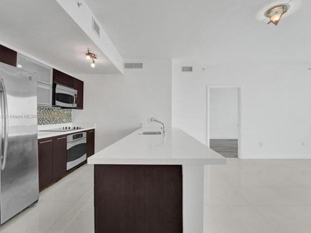 90 3rd St SW #2409, Miami, FL 33130