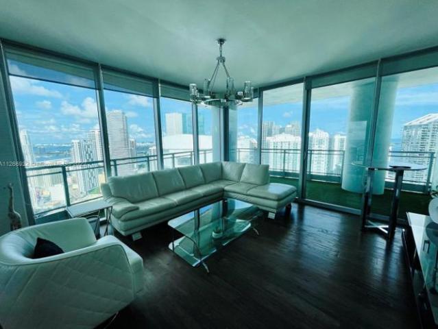 90 3rd St SW #4404, Miami, FL 33130