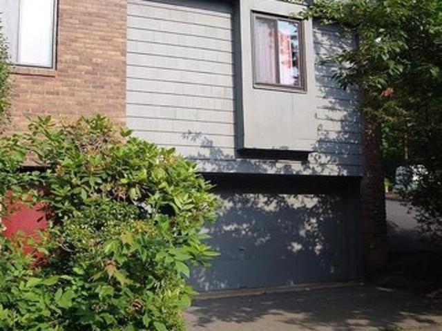 90 Trolley Crossing Ln, Middletown, CT 06457