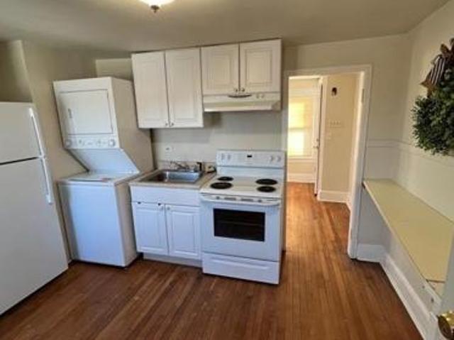 90 Vermont Ave, Fairfield, CT 06824