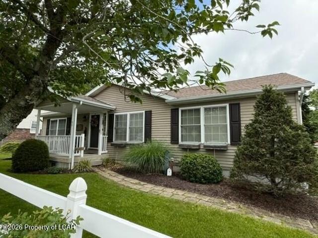 90 W Pine St, Sheppton, PA 18248