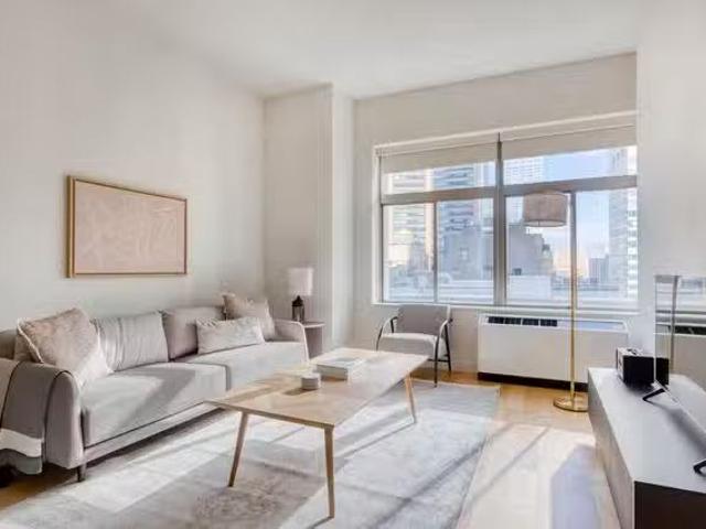 90 Washington St, Financial District Studio 1 Bath