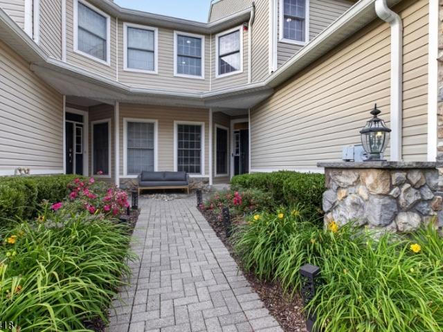 90 Winged Foot Dr