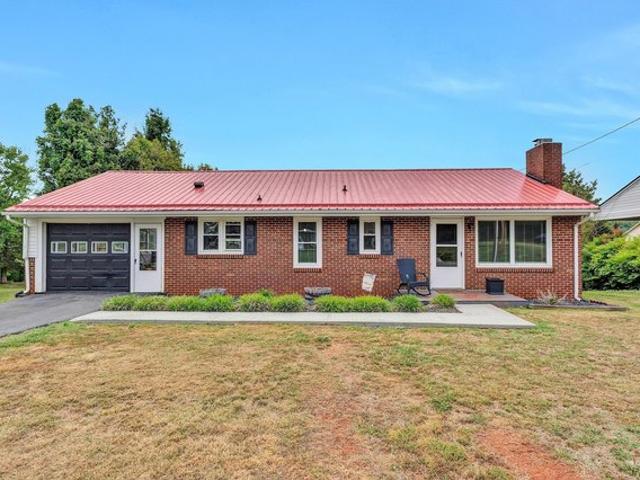 90 Ann Sink St, Rocky Mount, VA 24151
