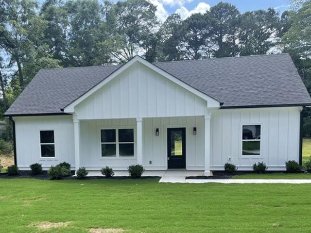 90 Baker Ln, Oxford, GA 30054