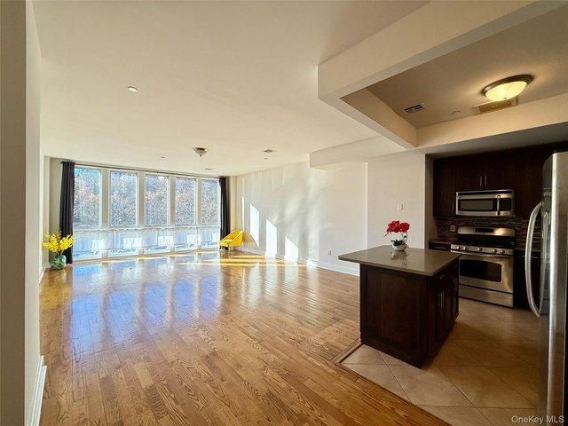 90 Bay Street Lndg Apt 2G, Staten Island, NY 10301