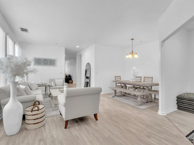 90 Bergamot Ct